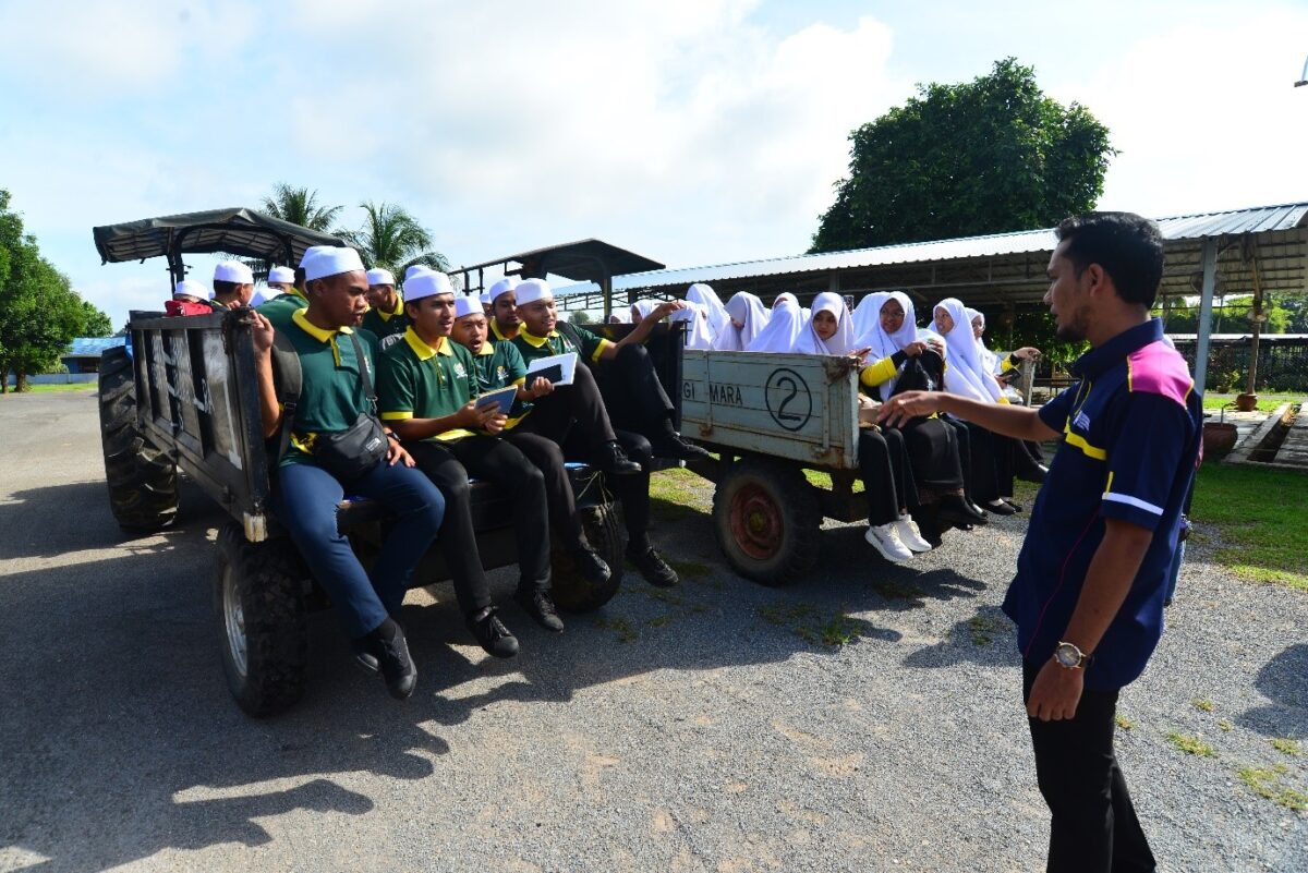 Pelajar SMA Islah Peroleh Ilmu Pengurusan Ladang dan Agroteknologi di ...